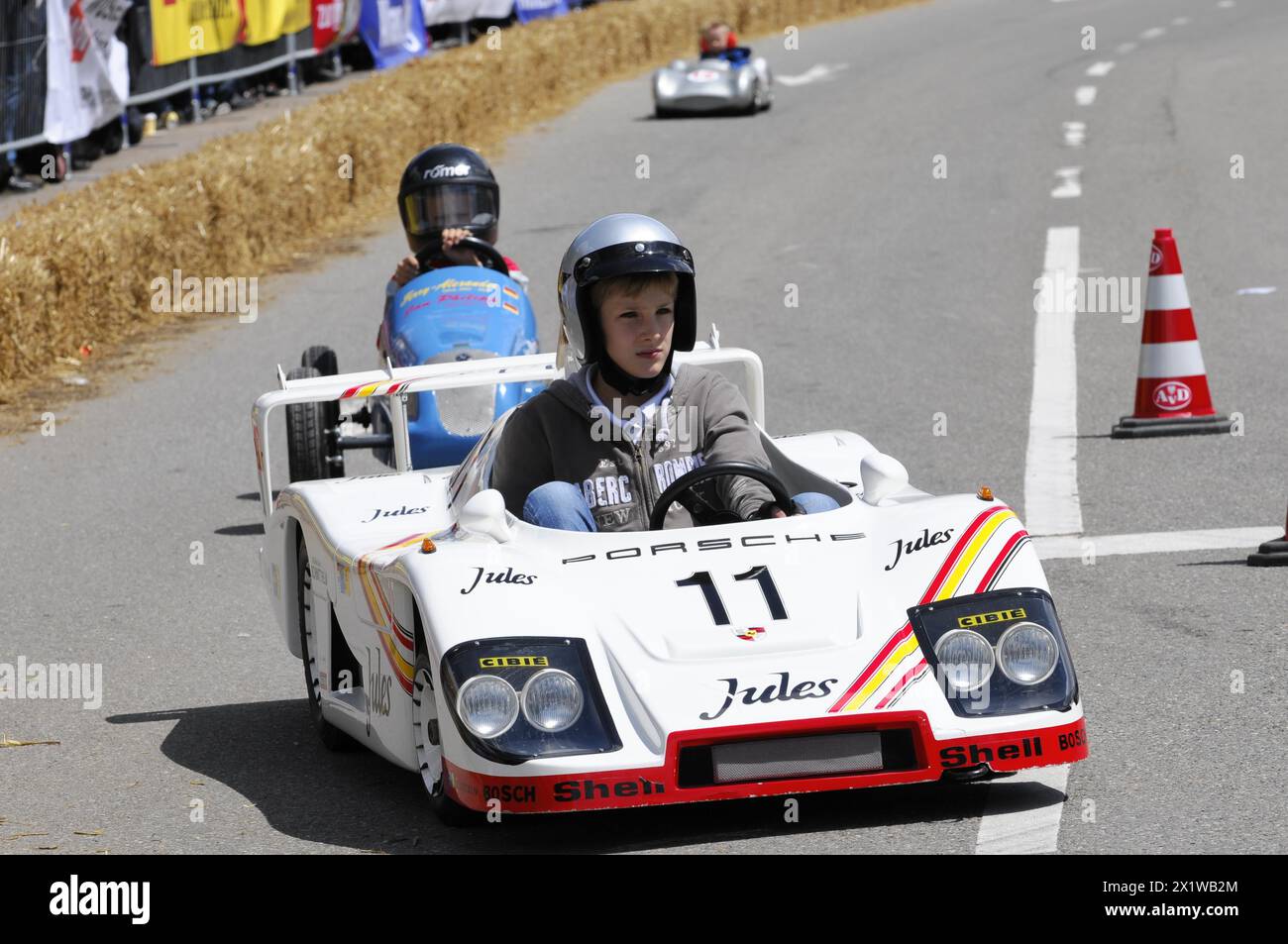 Miniature people car hi-res stock photography and images - Alamy