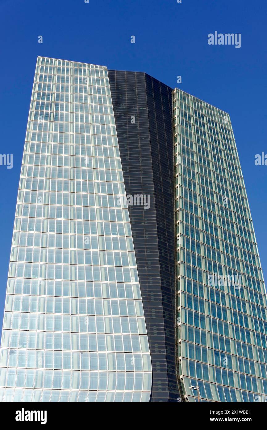 Marseille, CGA skyscraper, Reflecting glass facade of a skyscraper in ...