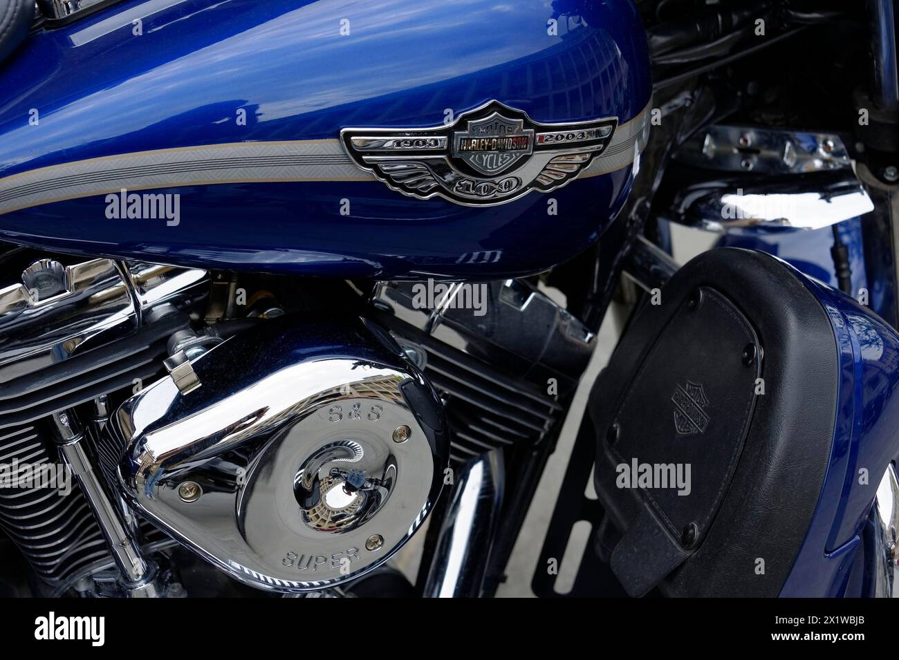 Blue harley davidson hi-res stock photography and images - Alamy