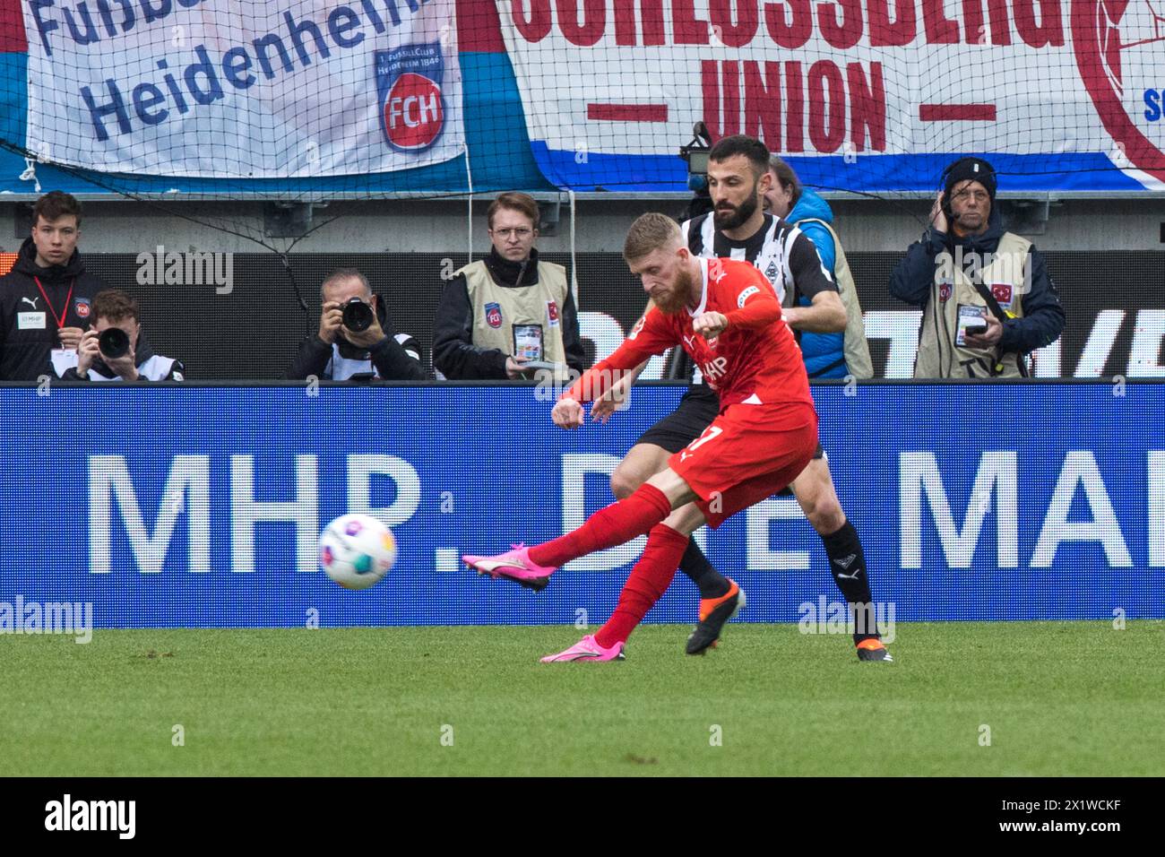 Football match, Jan-Niklas BESTE 1.FC Heidenheim left, Franck HONORAT ...