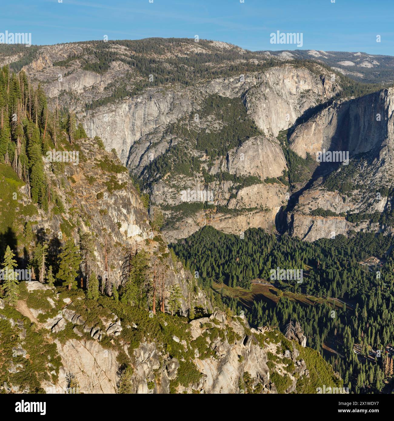 View from Glacier Point into the Yosemite Valley, Yosemite National ...