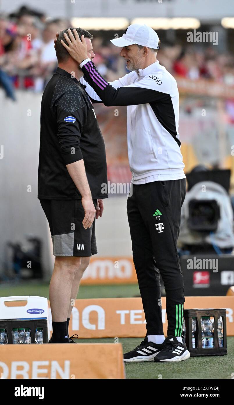 Coach Thomas Tuchel FC Bayern Munich FCB chatting with physiotherapist ...