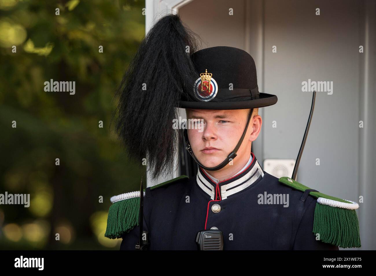 Europe norway royal palace guard hi-res stock photography and images ...