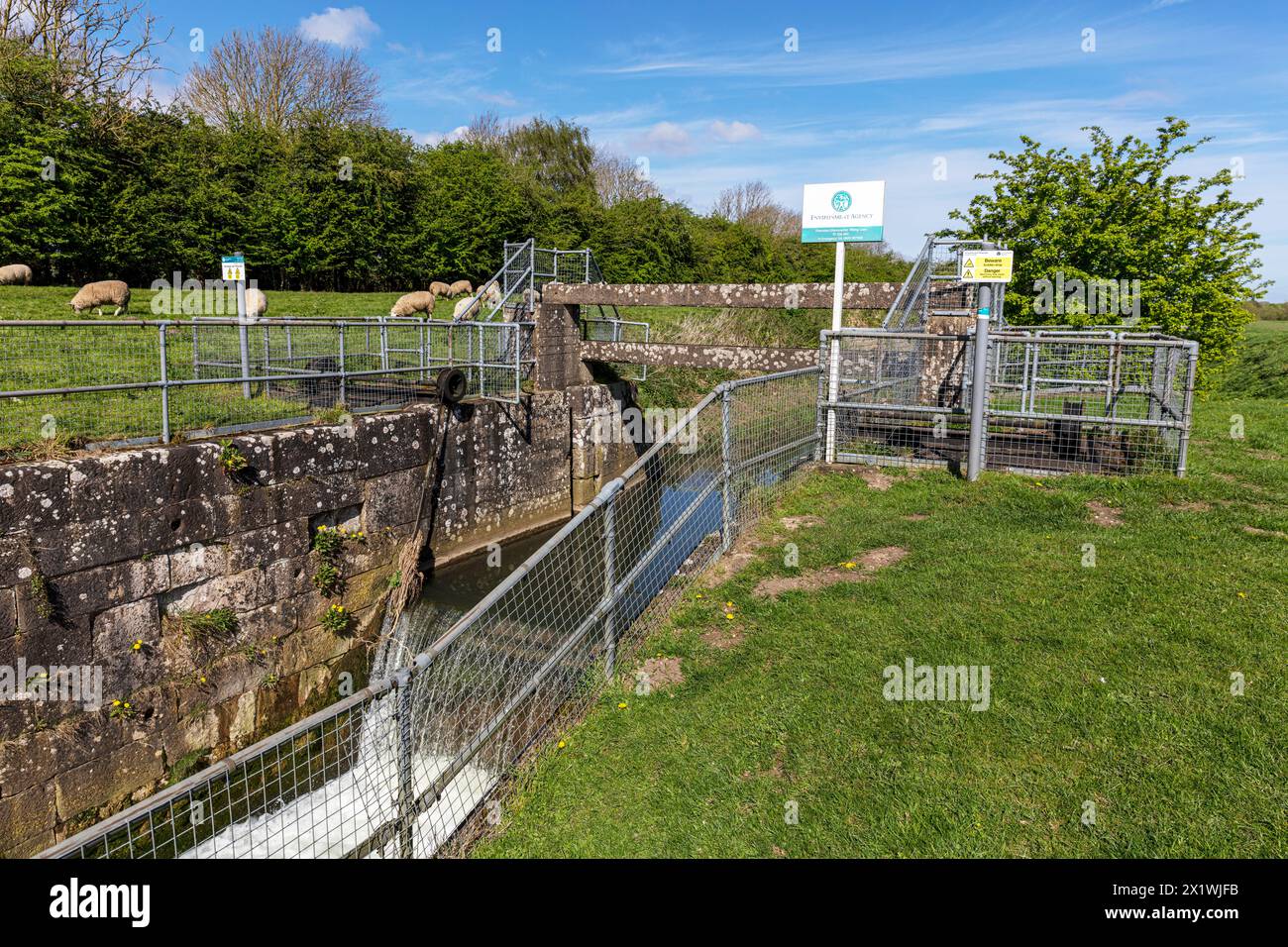 tilting gate, Thornton Tilting Gate, River Bain, Horncastle ...