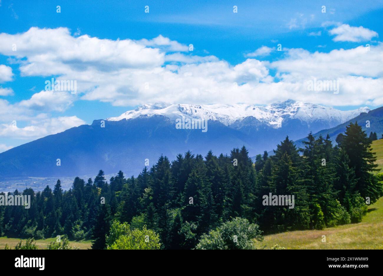 Valley in fagaras mountains romania hi-res stock photography and images - Alamy