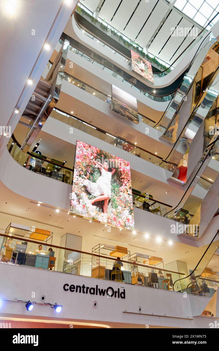 Central World shopping center, Interieur, Bangkok, Thailand Central ...
