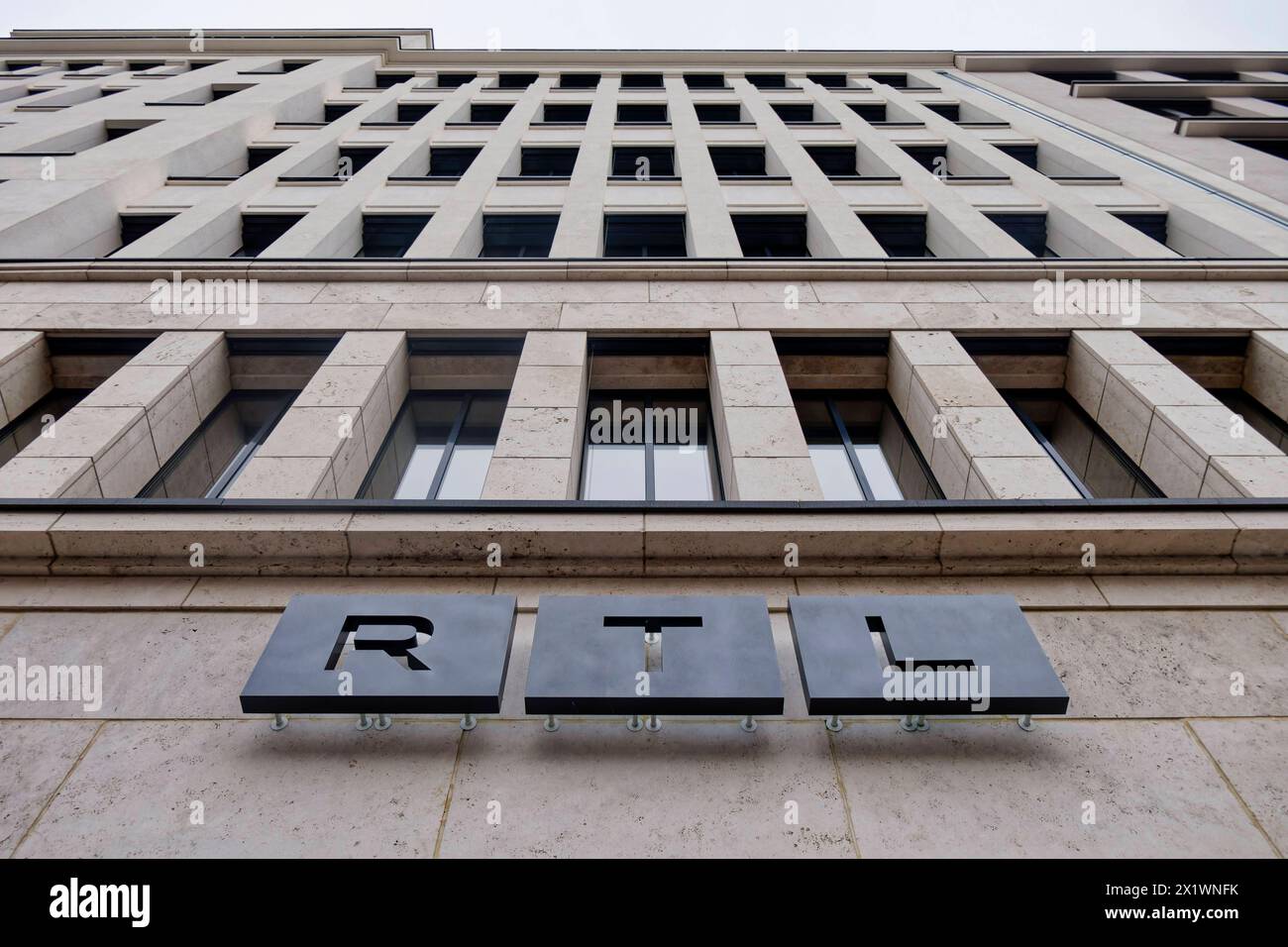 RTL Mediengruppe Logo, Neues RTL-Hauptstadtstudio , Behrenstraße 19 ...