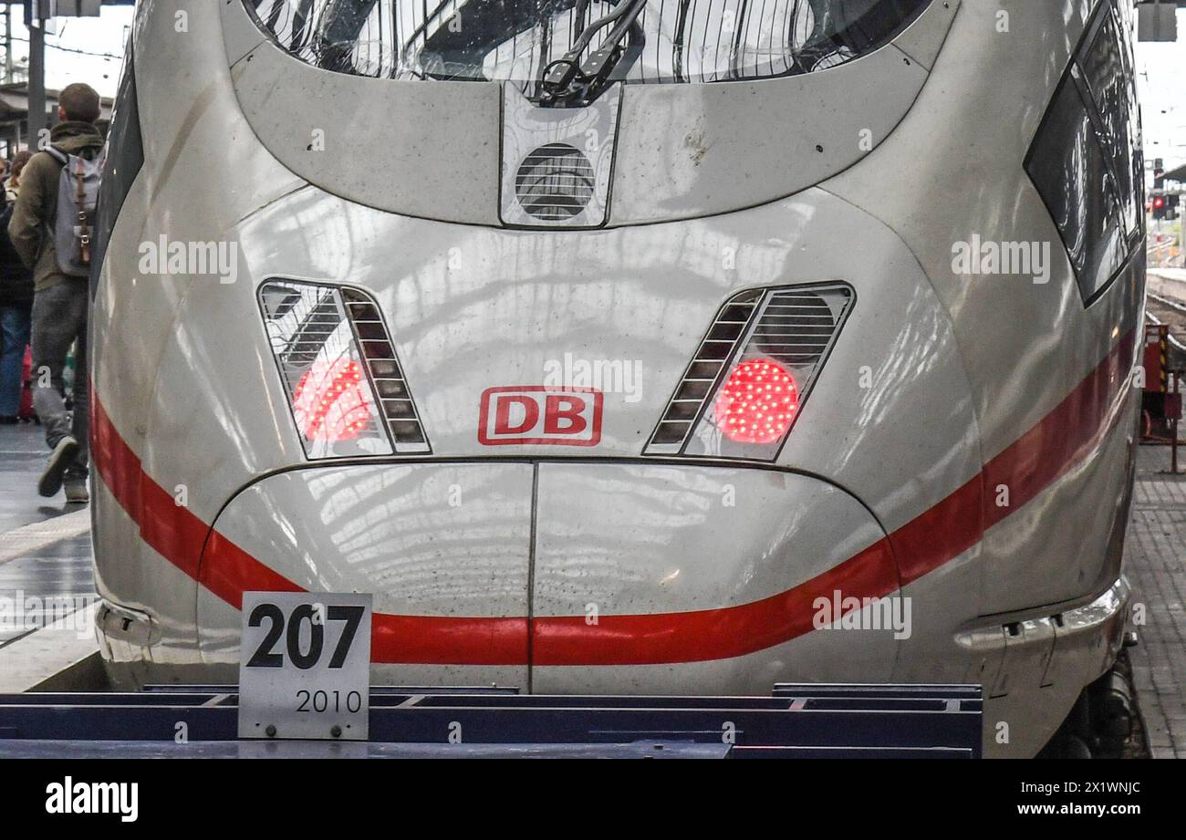 ICE der Deutschen Bahn im Hauptbahnhof in Frankfurt.. Foto:Winfried ...