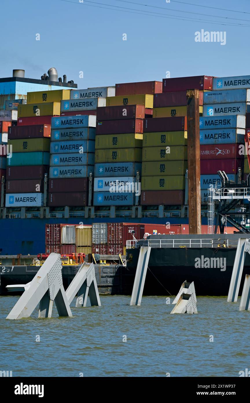 Container stack collapse ship hi-res stock photography and images - Alamy