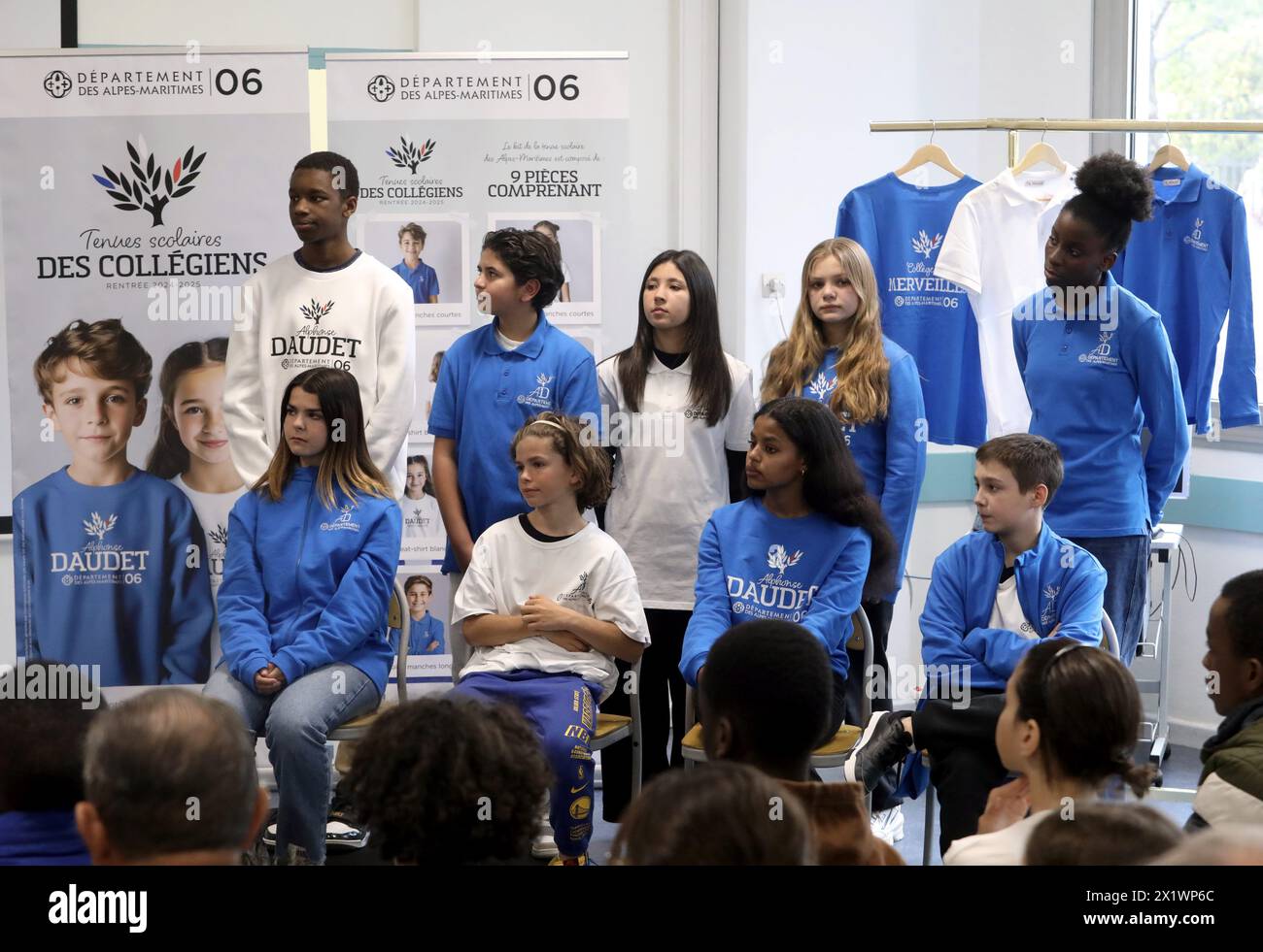Uniforme scolaire hi-res stock photography and images - Alamy