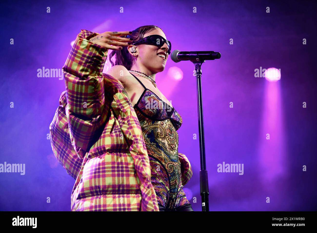 Italian singer Music Concert - ANGELINA MANGO - PARE UNA PAZZIA ...