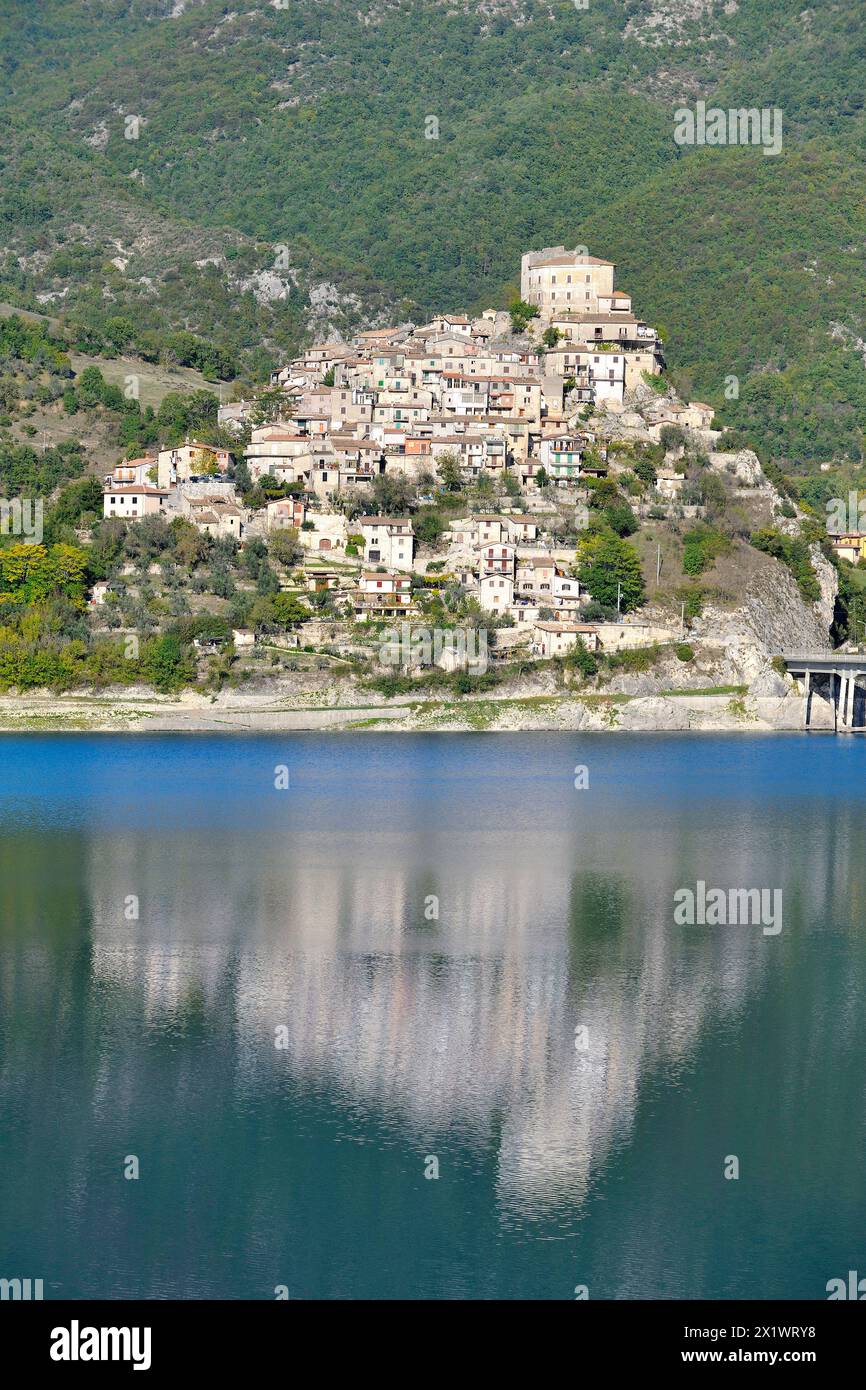 Castel di tora italy hi-res stock photography and images - Alamy