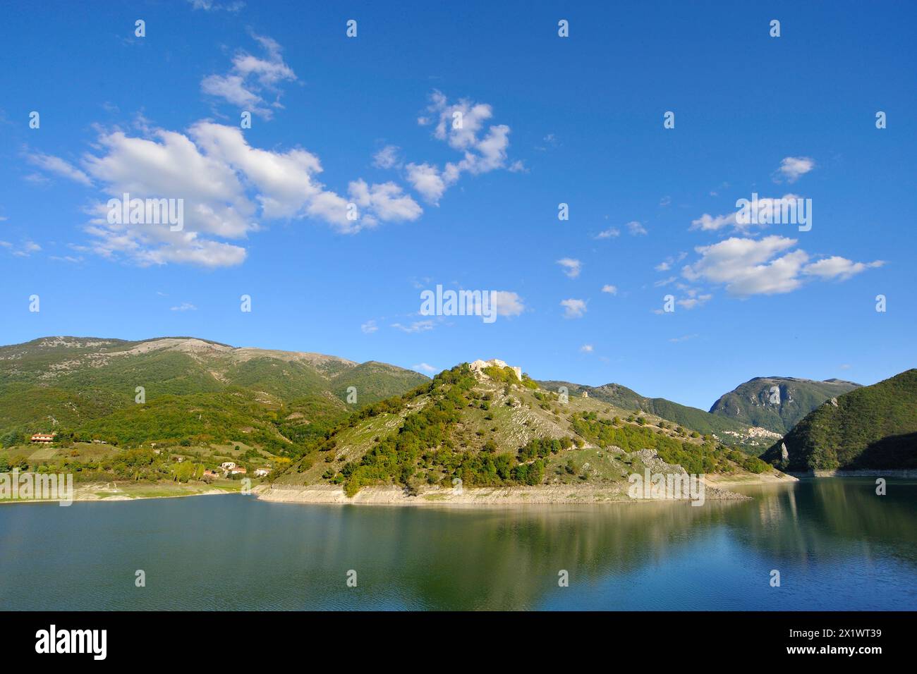 Castel di tora italy hi-res stock photography and images - Alamy