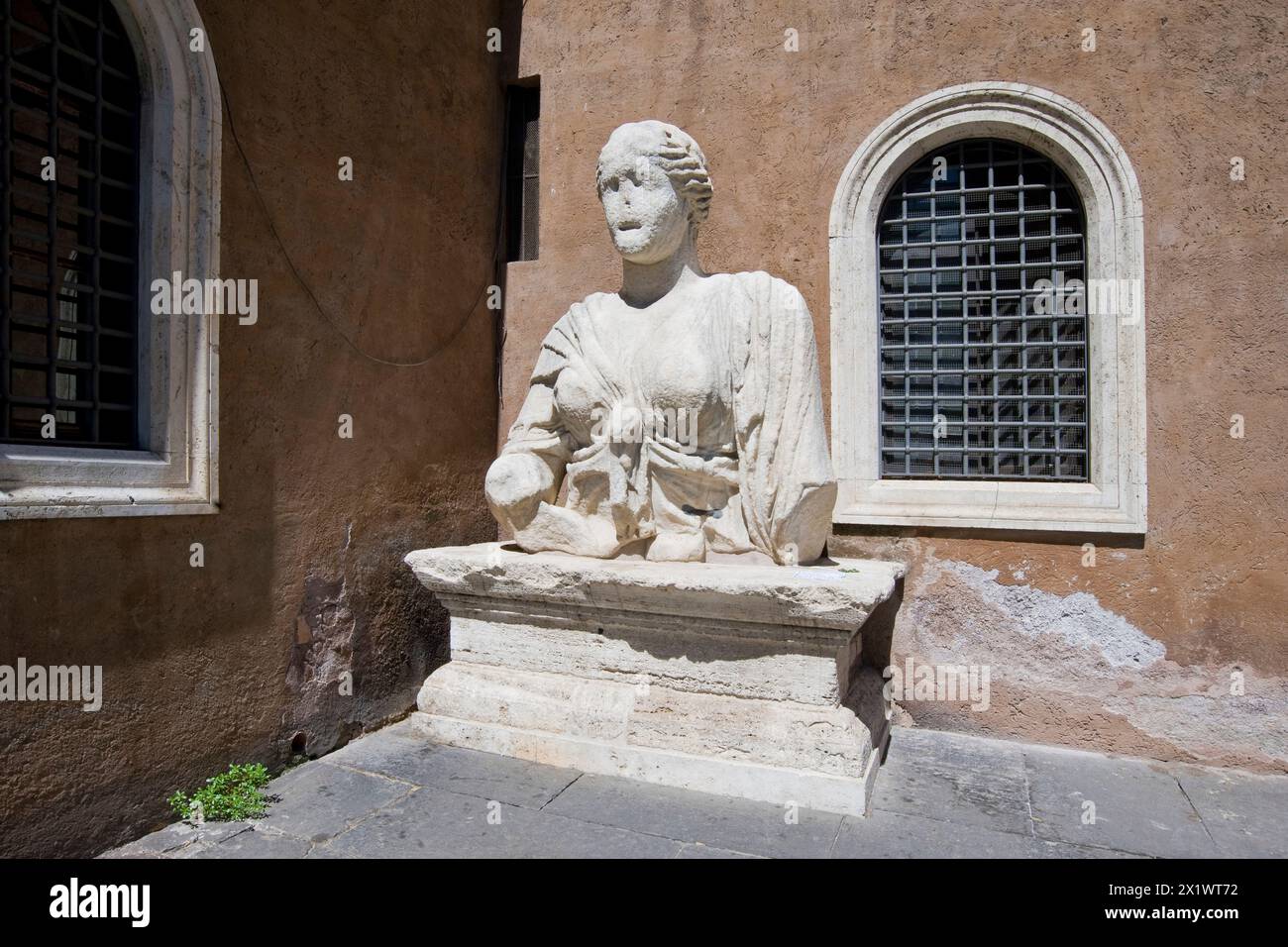 Statue of Madonna Lucretia. Piazza San Marco. Rome. Lazio. Italy Stock ...