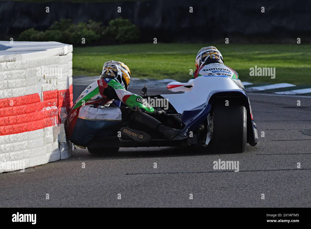 Getting very close to the chicane wall, Tim Reeves, Mark Wilkes, Adolf ...