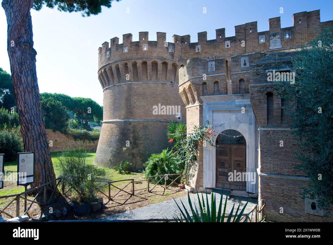 Giulio ii castle hi-res stock photography and images - Alamy
