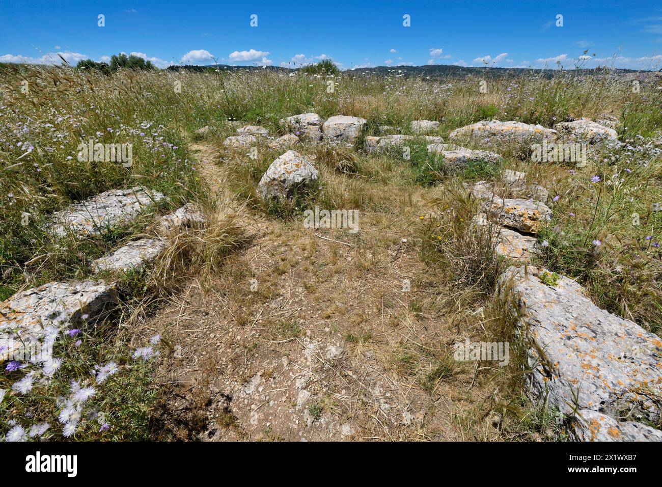 anàktoron con il palazzo del principe, pantalica, valle dell'anapo ...