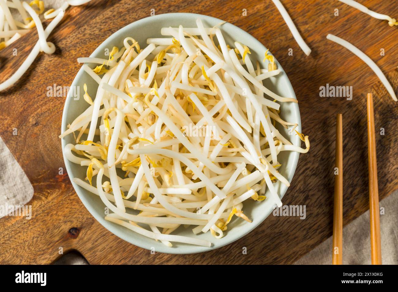 Mung bean sprouts hi-res stock photography and images - Alamy