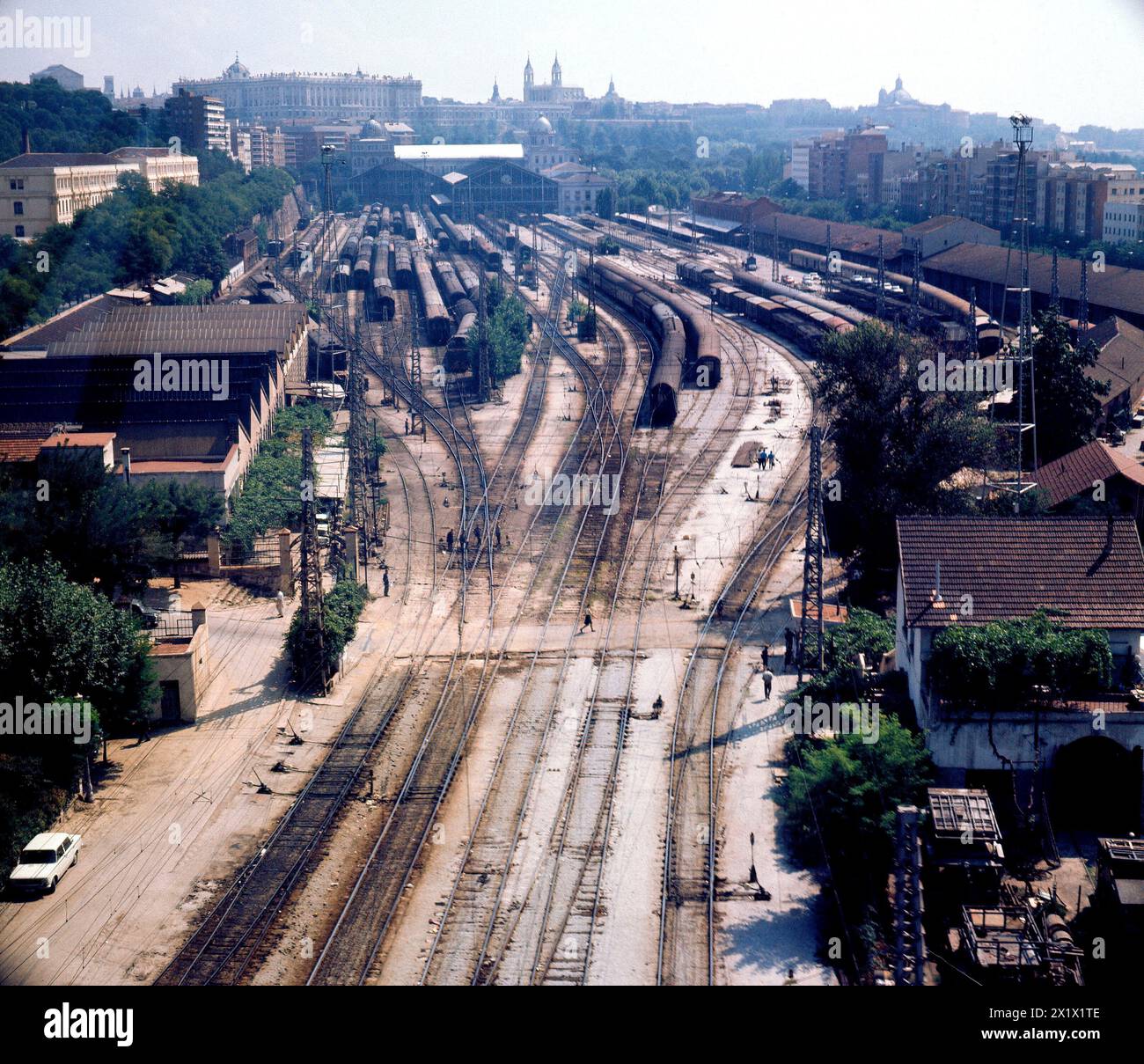 ESTACION DE PRINCIPE PIO DESDE EL TELEFERCO DE LA CASA DE CAMPO - FOTO ...