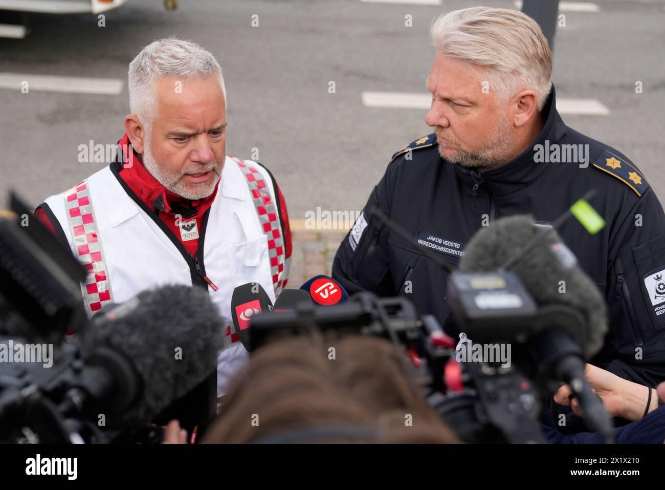 Press briefing with incident commander Tim Ole Simonsen from the ...