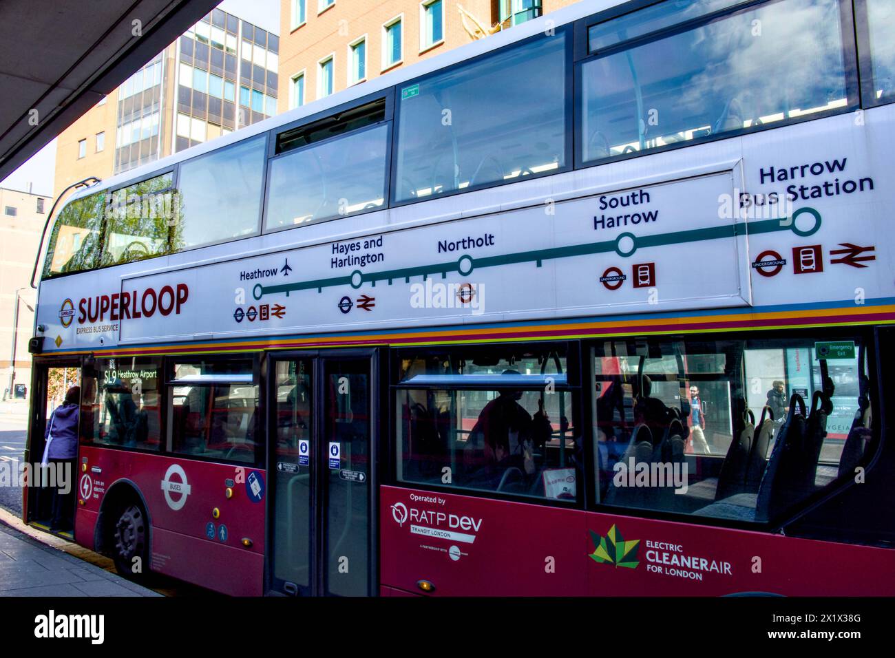 Superloop buses hi-res stock photography and images - Alamy