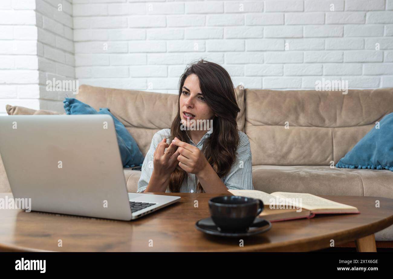 Freelance graphic designer hi-res stock photography and images - Alamy