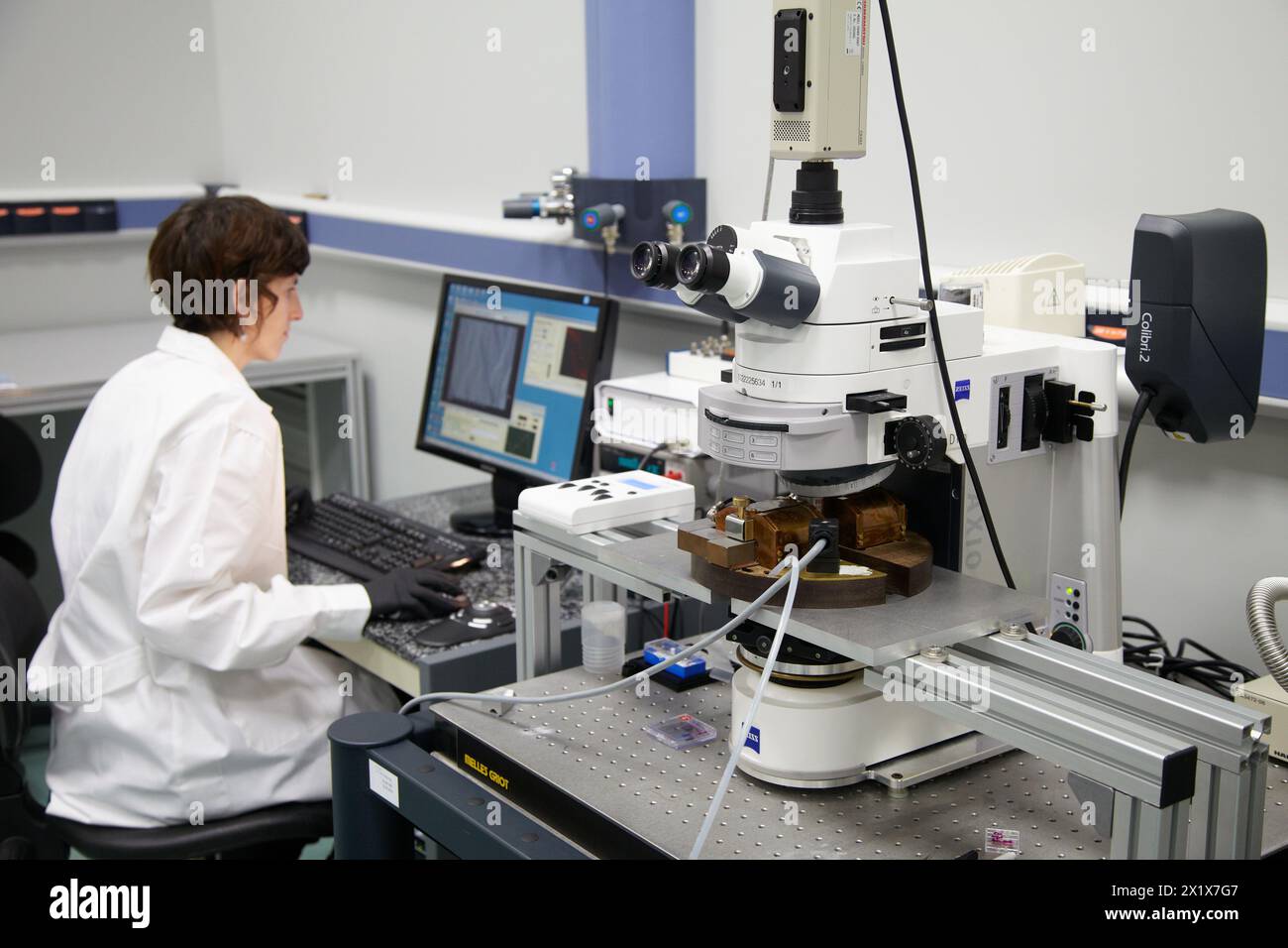 Magneto-Optical Kerr Effect MOKE Microscope, Kerr microscopy for the ...