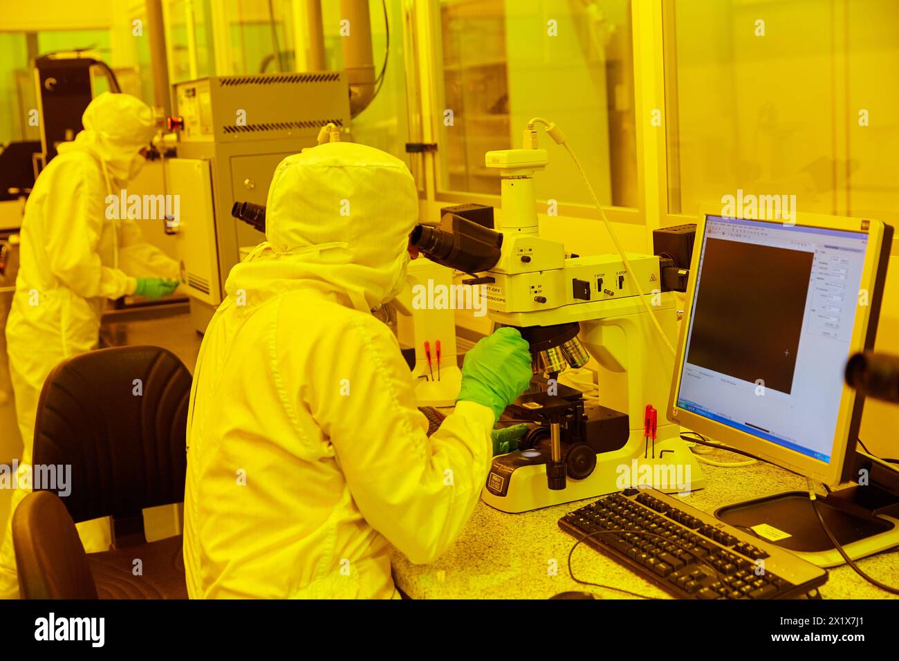 Cleanrooms laboratory hi-res stock photography and images - Alamy