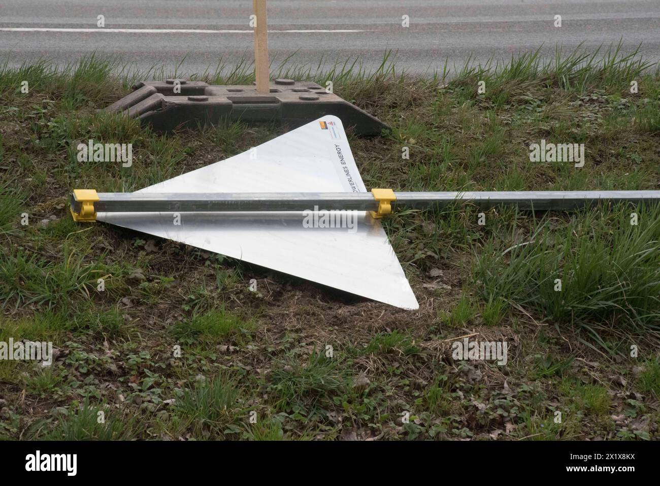 traffic management and road signs, visual information and warnings in ...