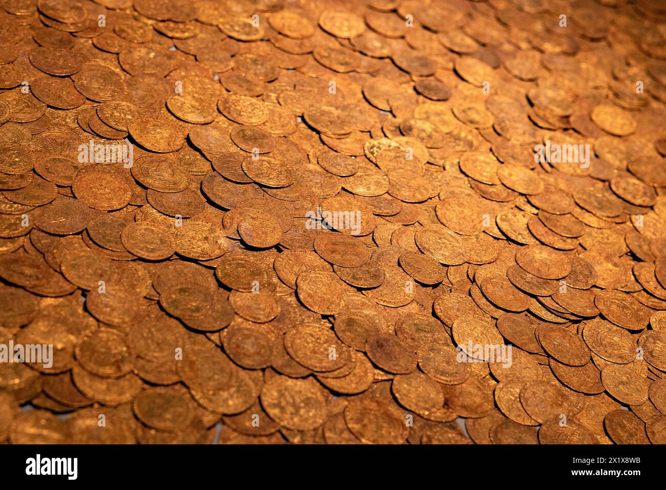 Collectible gold coins hi-res stock photography and images - Alamy