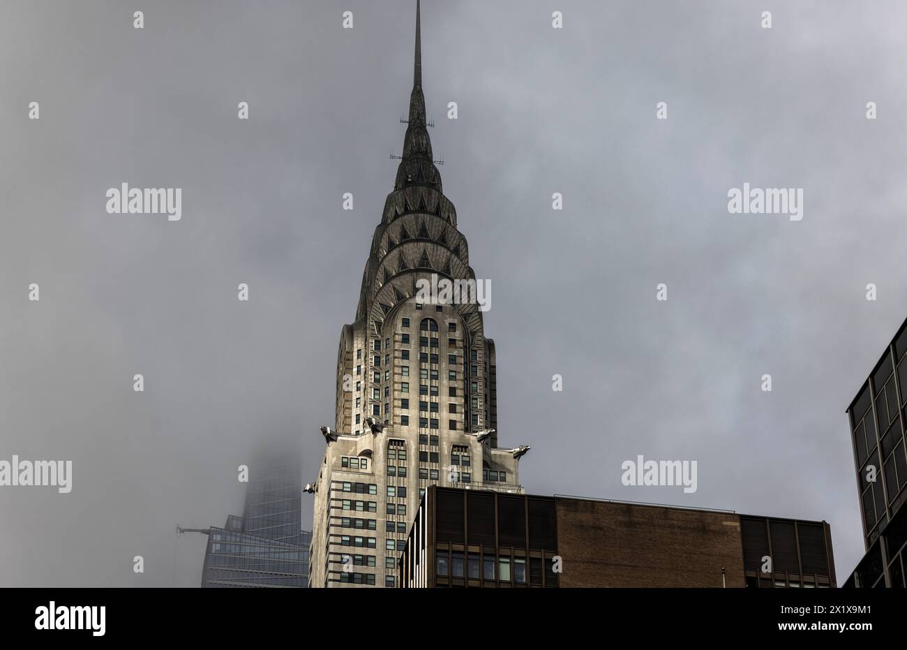 Early morning light highlights the 1930 Chrysler Building art deco ...