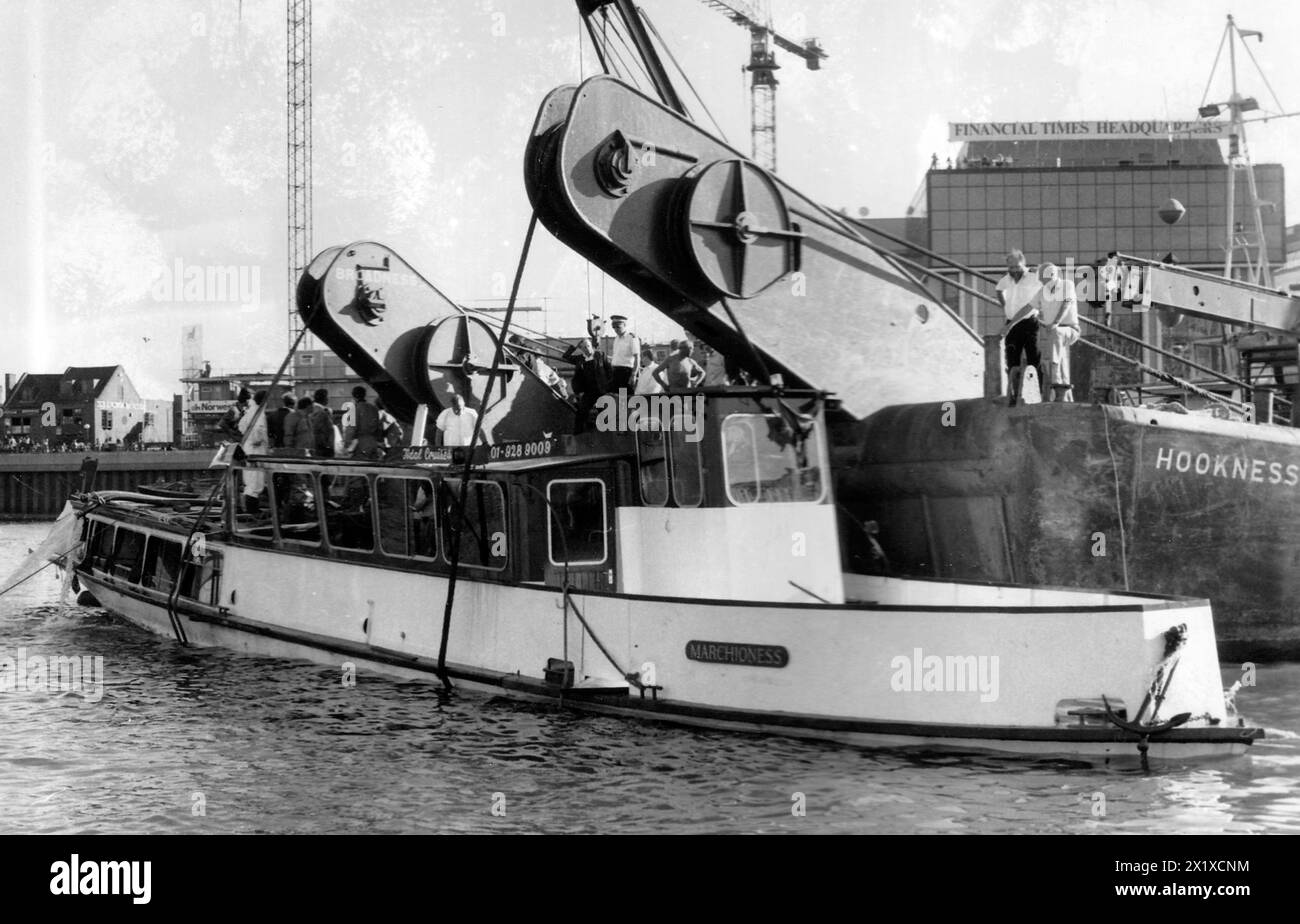 THE SALVAGE OPERATION TO RAISE THE PLEASURE BOAT MARCHIONESS WHICH SUNK ...
