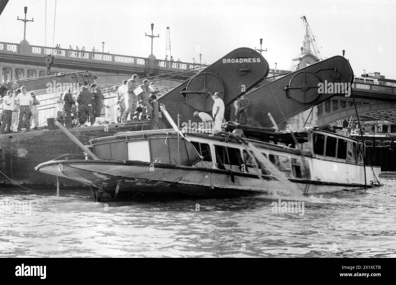 THE SALVAGE OPERATION TO RAISE THE PLEASURE BOAT MARCHIONESS WHICH SUNK ...