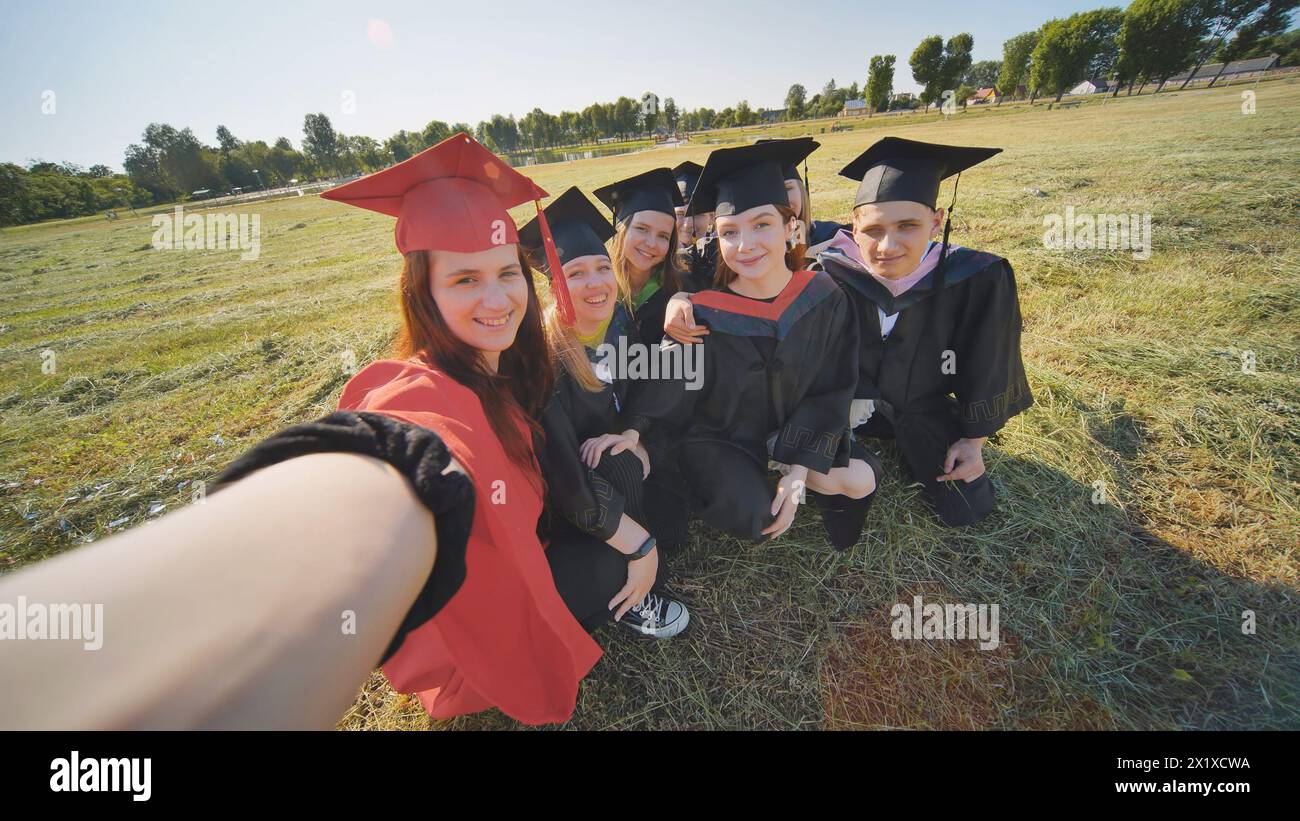 Alumni connection hi-res stock photography and images - Alamy