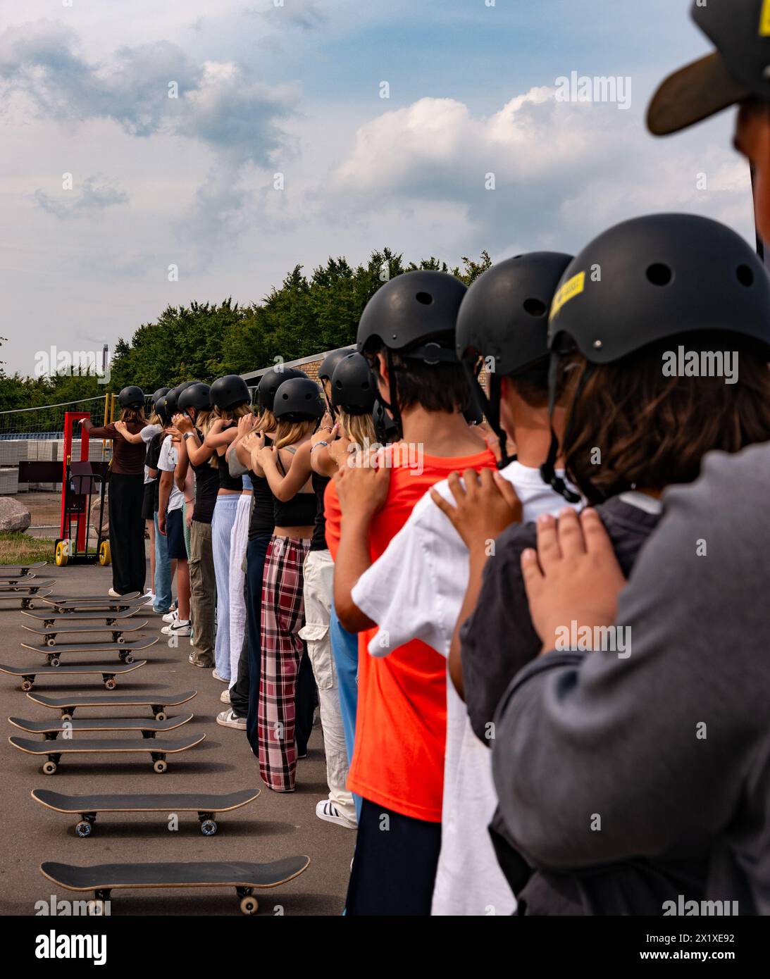 Girls group anonymous hi-res stock photography and images - Alamy