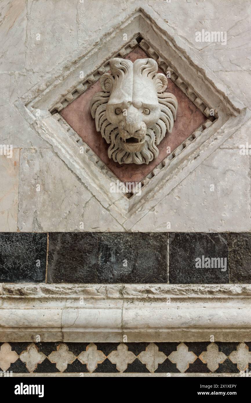 Lion head carving in hi-res stock photography and images - Alamy