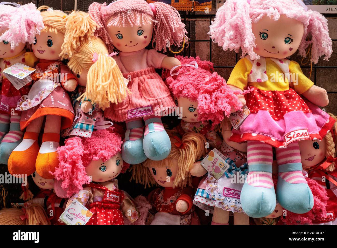 Dolls shop hi-res stock photography and images - Alamy