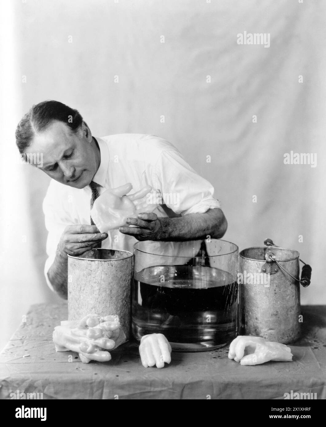 Escapologist hi-res stock photography and images - Alamy