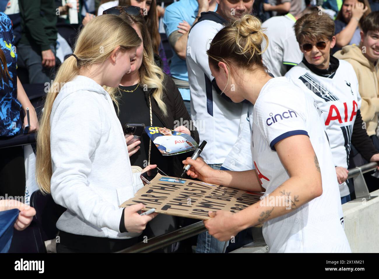 Martha Thomas signs autograph Tottenham Hotspur FC Women v Leicester ...