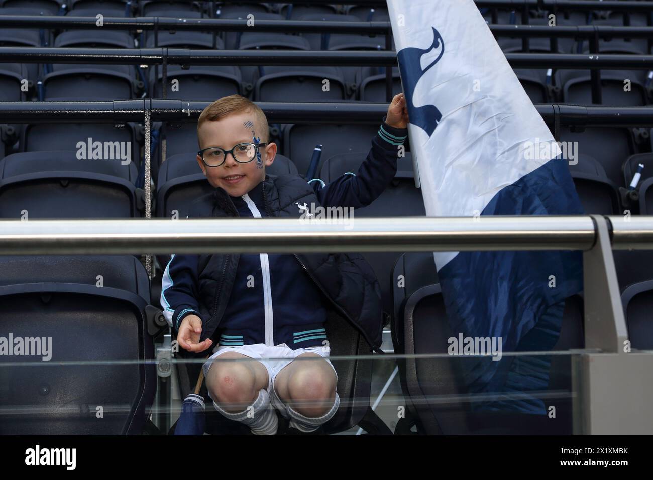 Spurs face paint hi-res stock photography and images - Alamy