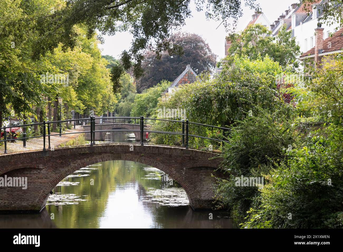 Medieval houses over canal hi-res stock photography and images - Alamy