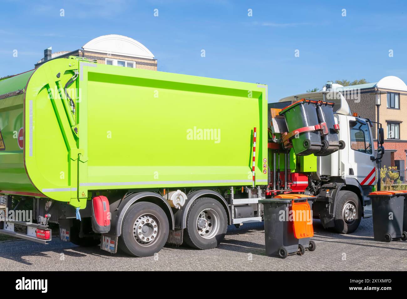 Garbage in truck hi-res stock photography and images - Alamy