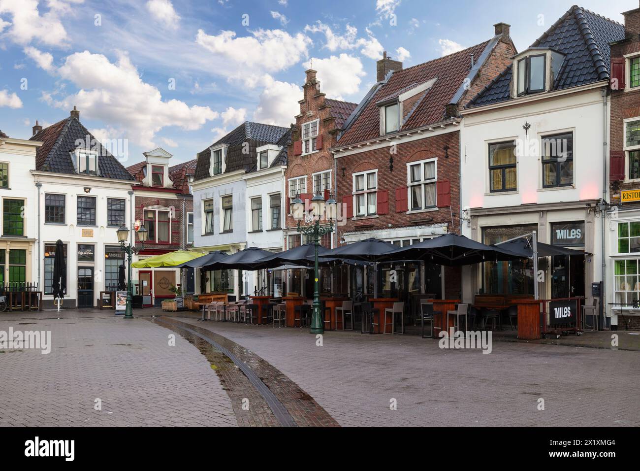 Cozy bars, restaurants and shops on the Hof square in Amersfoort Stock ...