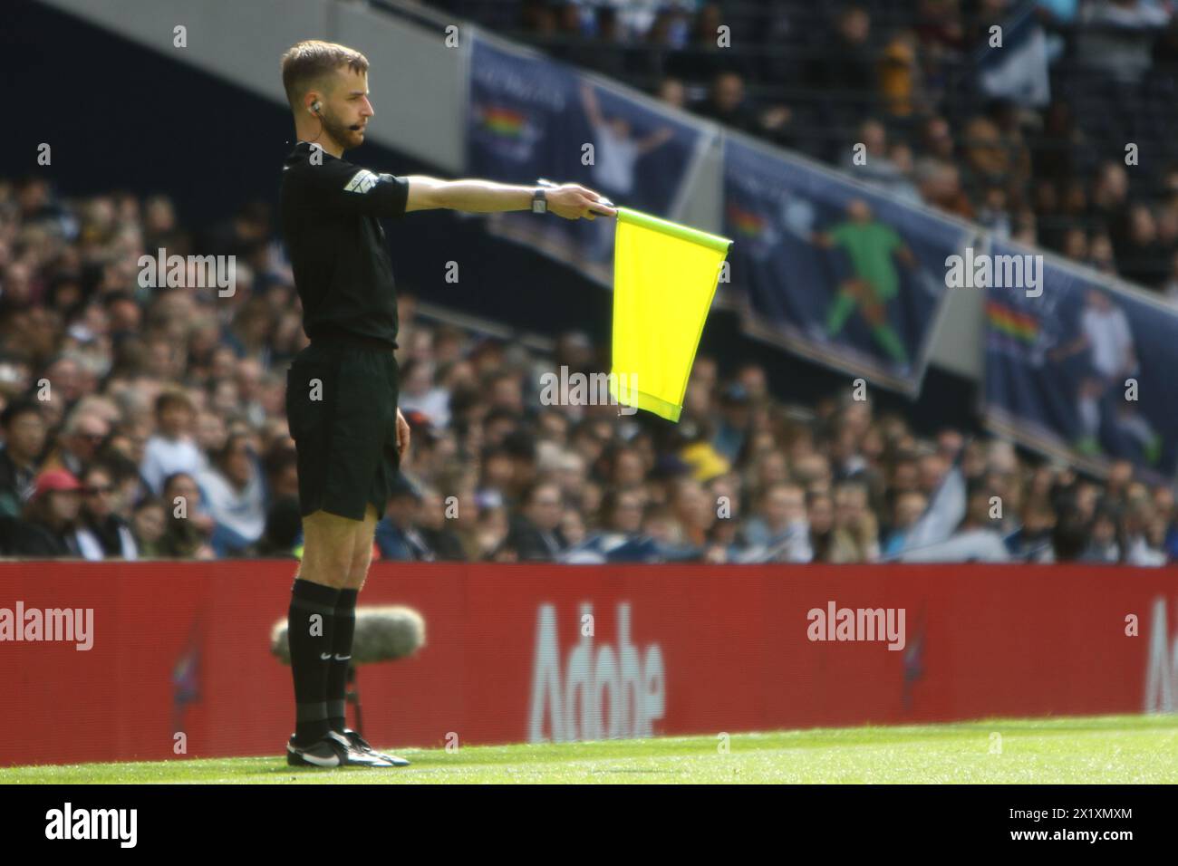 Assistant referee flags offside Tottenham Hotspur FC Women v Leicester ...