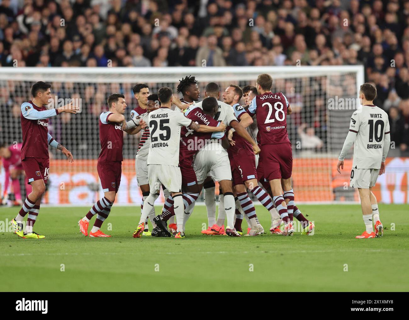 Stadium brawl hi-res stock photography and images - Alamy