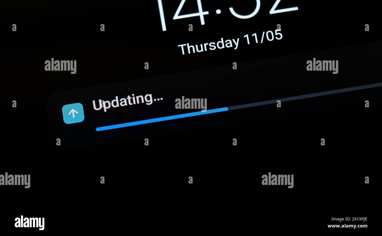 Downloading screen in progress hi-res stock photography and images - Alamy