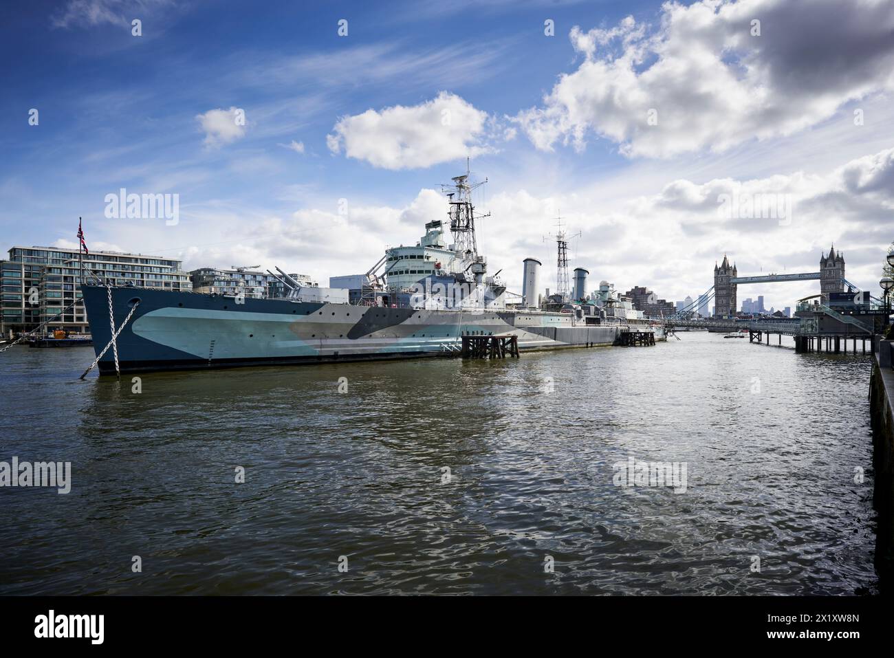 Bridge to the hms belfast hi-res stock photography and images - Alamy