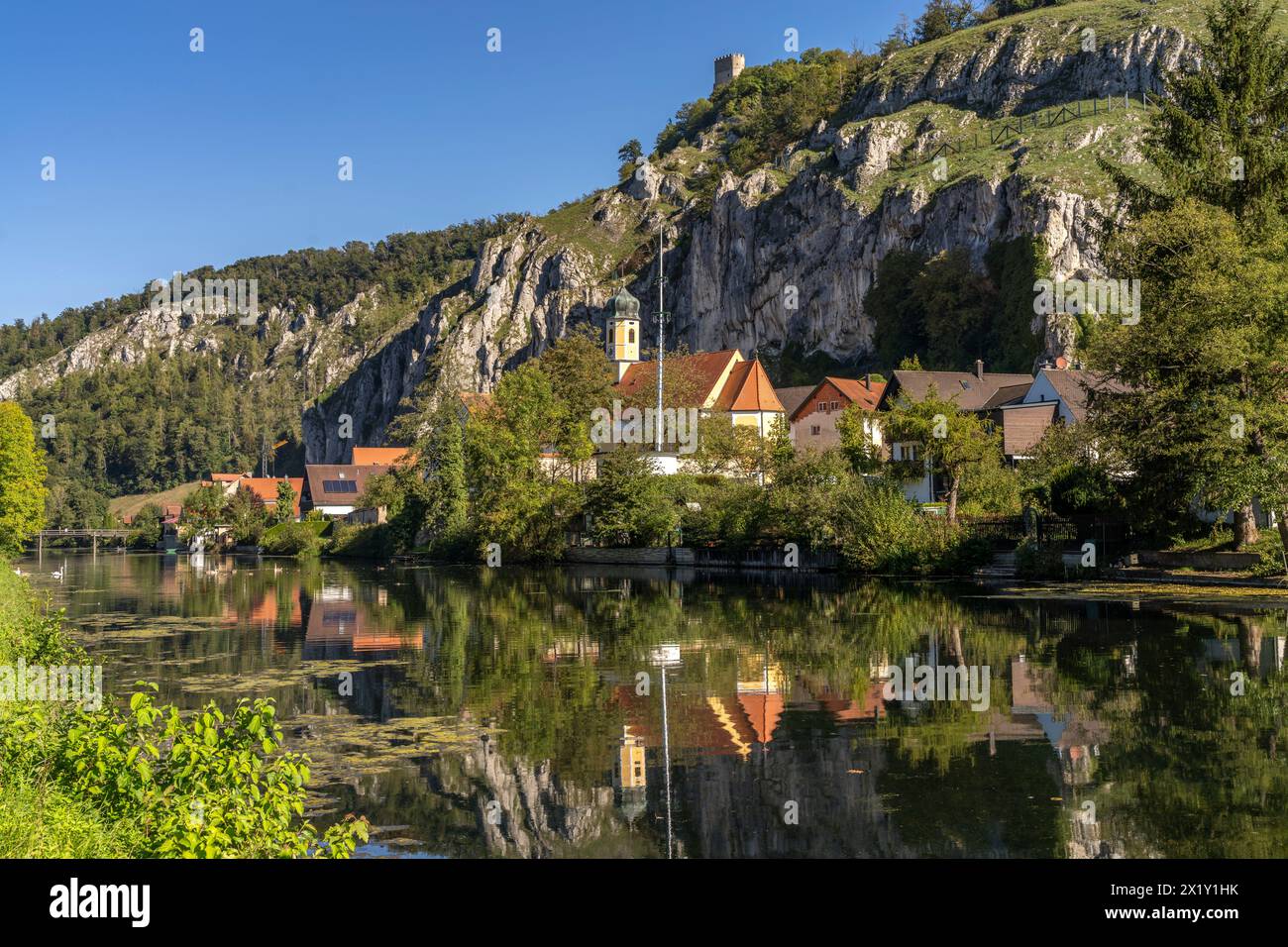 Essing market with Holy Spirit parish church in Altmühltal, Lower ...