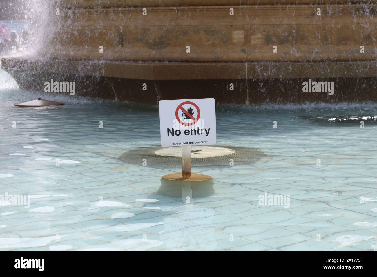 No entry sign, Trafalgar Square, London Stock Photo - Alamy
