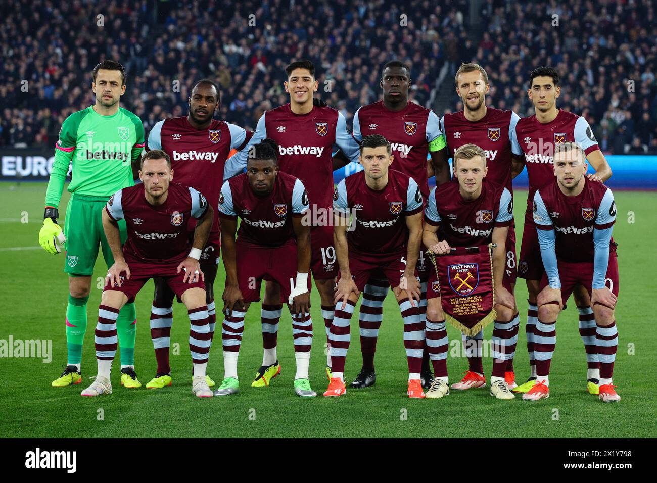Europa league final line up hi-res stock photography and images - Alamy